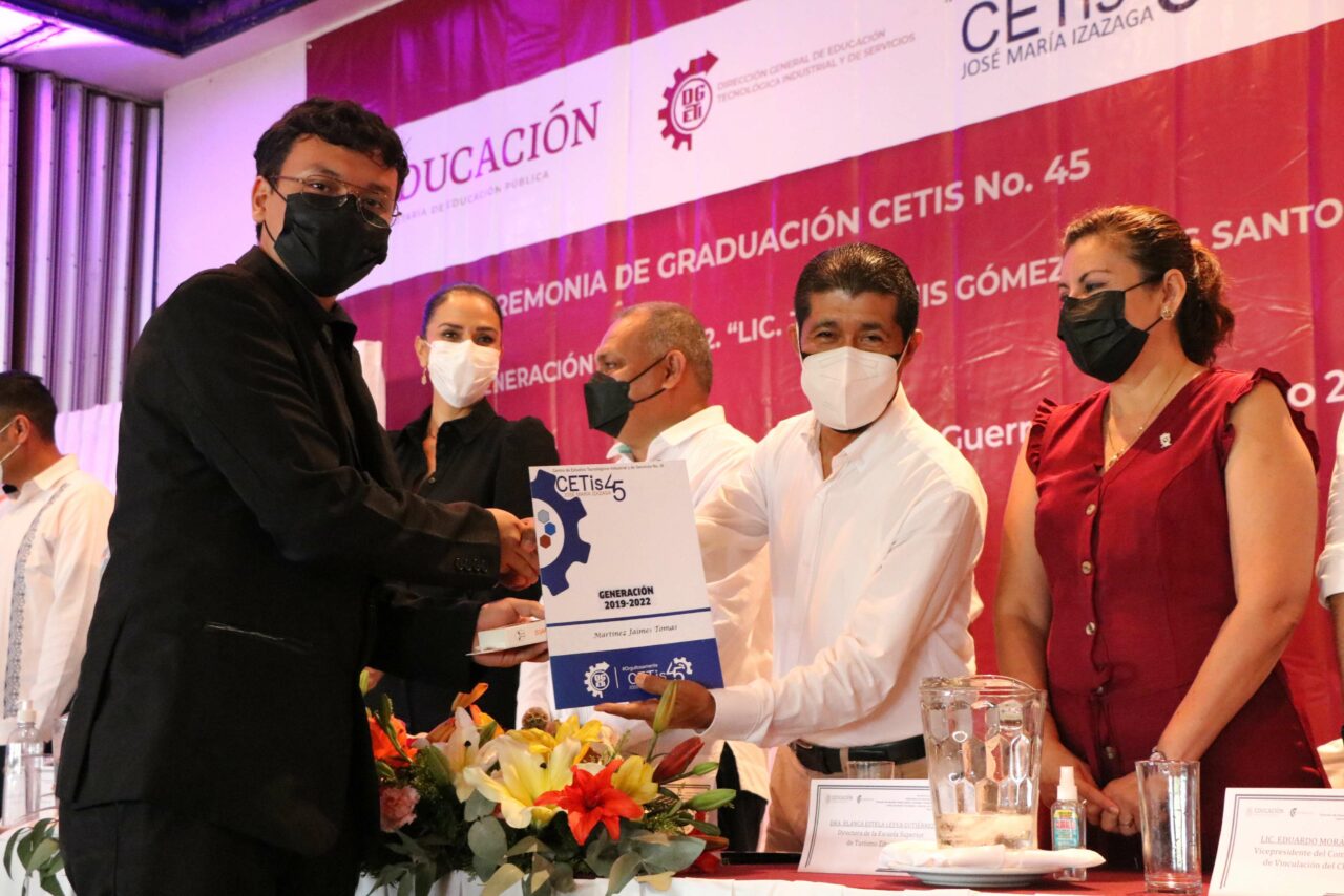Egresa Generación 2019 – 2022 del CETis 45 | UTCGG