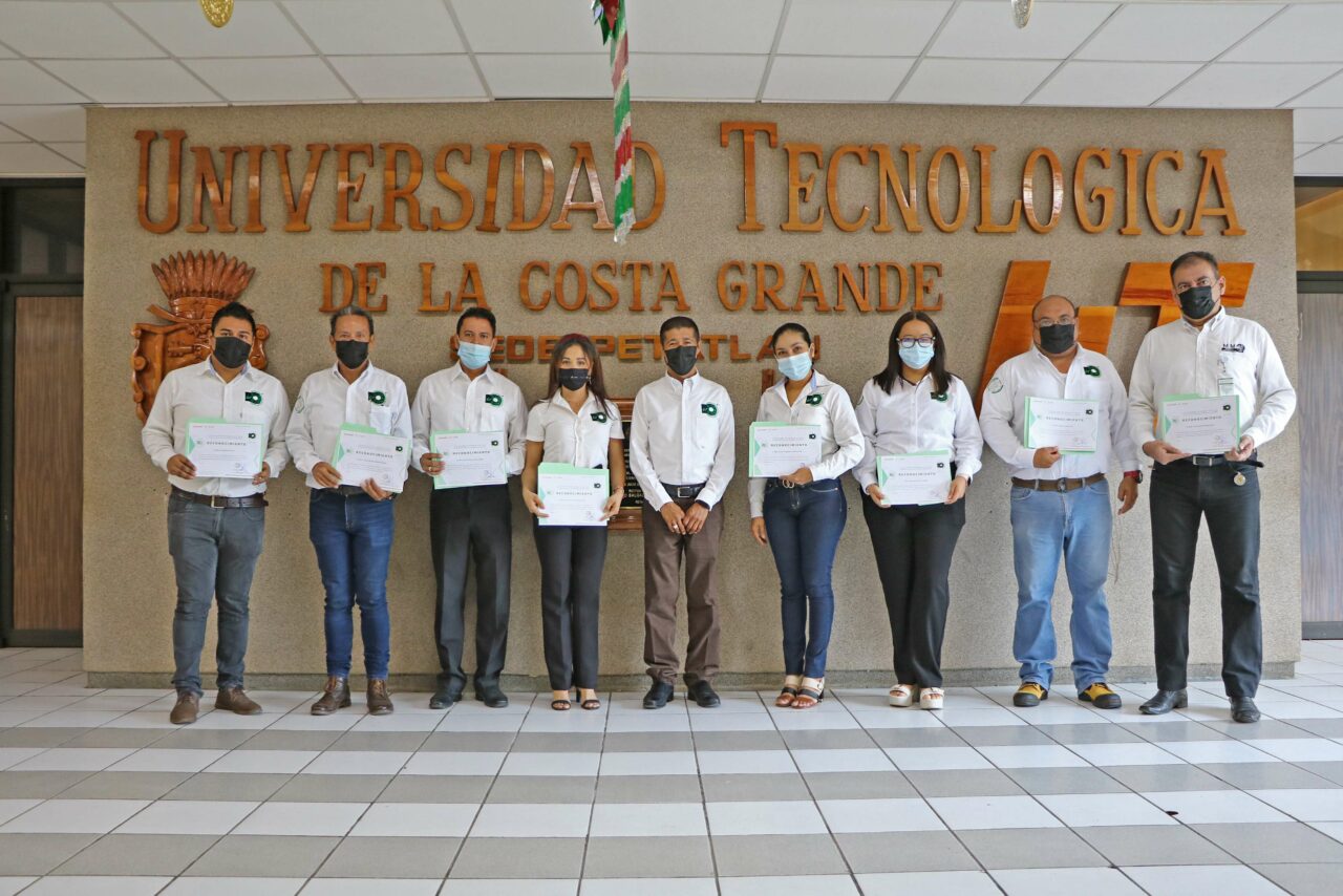 Rector de la UTCGG reconoce a docentes mejor evaluados | UTCGG